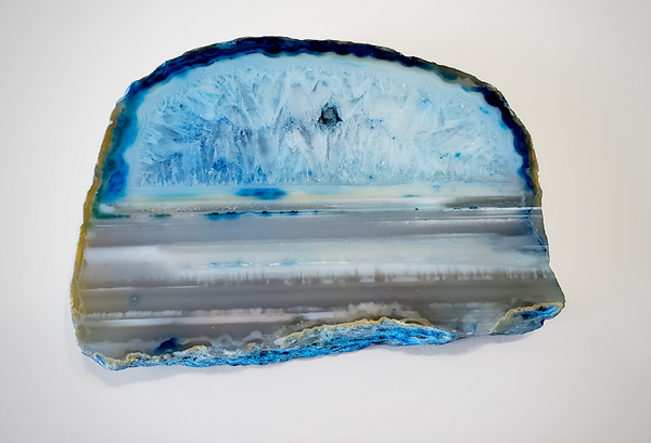 Auspicious Agate: Crystal of Strength and Courage