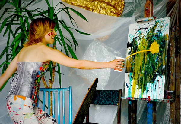 Creating Splatter Art: Free Movement Across the Canvas