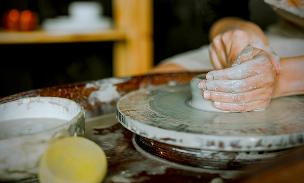 Ceramics 101: Pottery Wheel Beginner's Guide