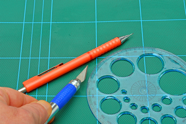 Art Supply Essentials: Benefits of Cutting Mats for Art
