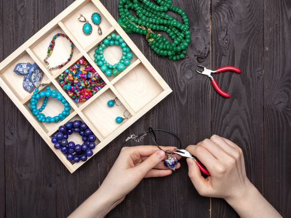 Kickstart Creativity: Beginner's Guide to Jewelry Making!
