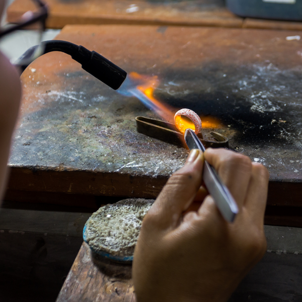 Kickstart Creativity: Beginner's Guide to Jewelry Making!