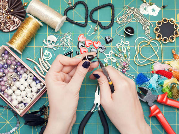 Kickstart Creativity: Beginner's Guide to Jewelry Making!