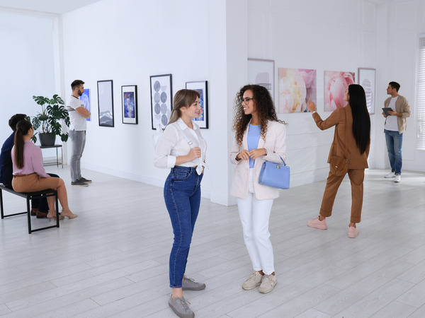 What are the 4 Steps in Critiquing an Artwork?